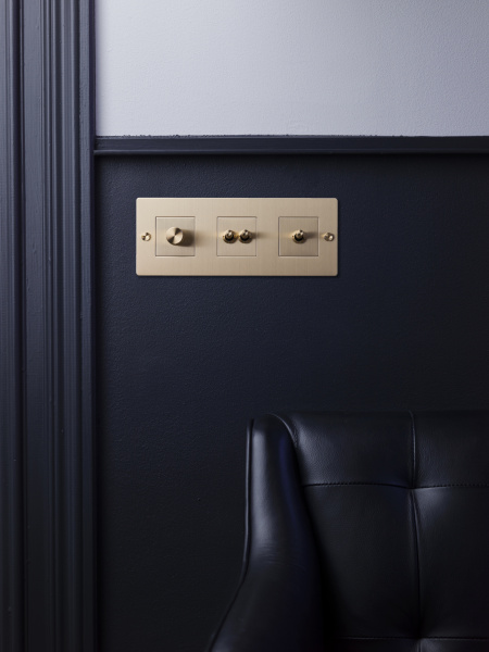 EU 3G WALL HORIZONTAL PLATE / WITH INFILLS | DŮM VYPÍNAČŮ